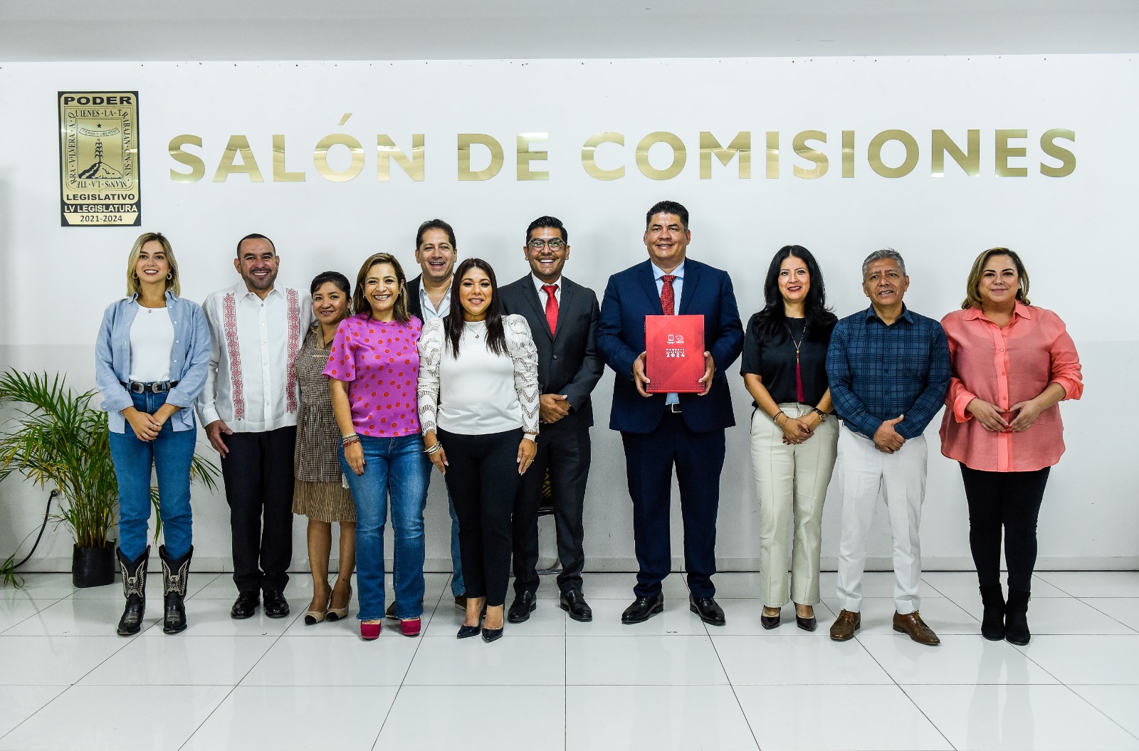 El Poder Ejecutivo Presenta Paquete Económico 2024 Al Congreso De